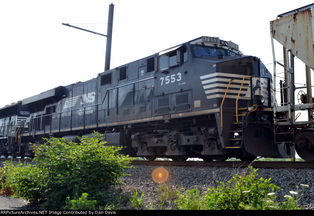 NS ES40DC 7553 trails on 17G